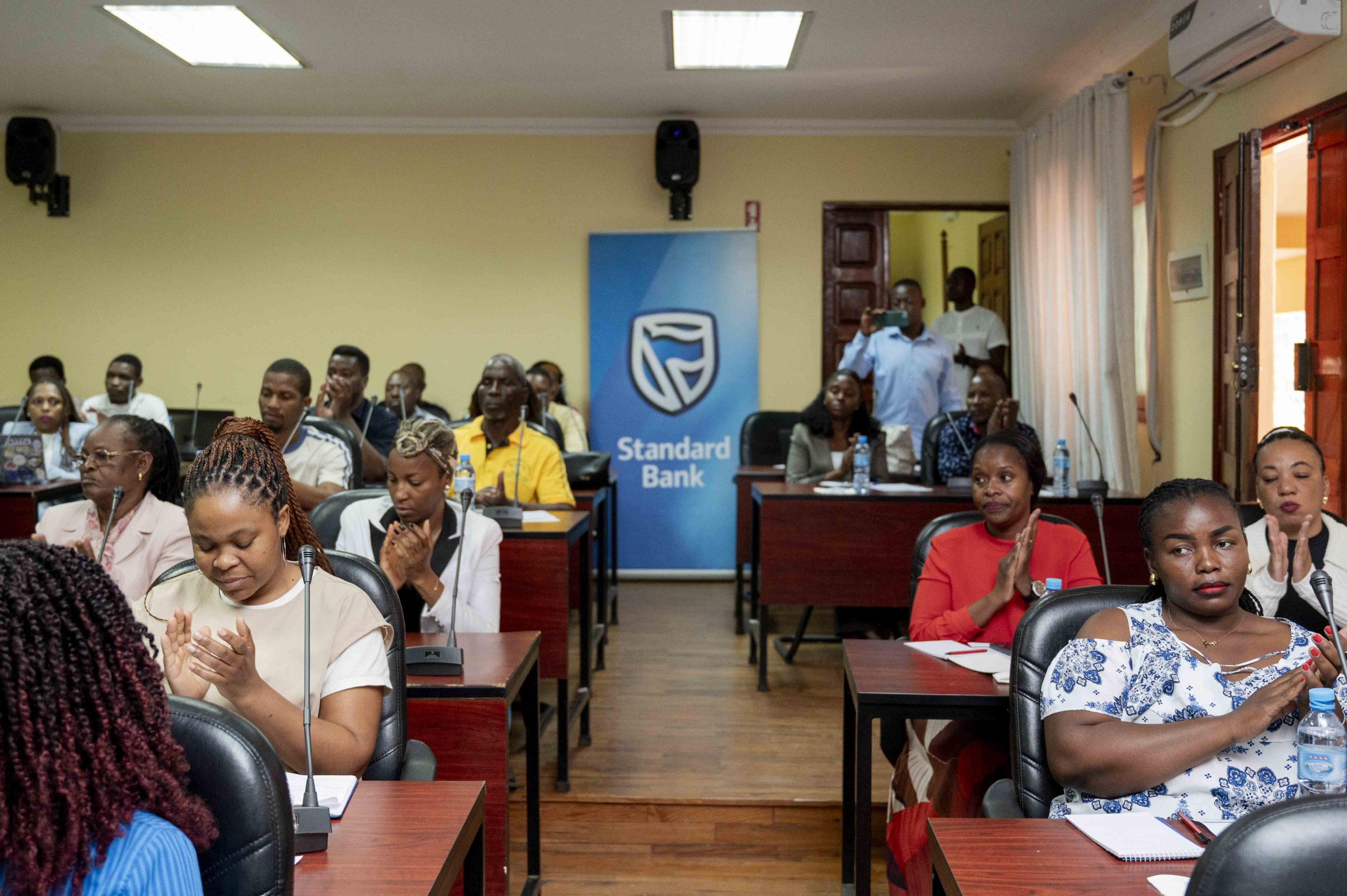 Standard Bank promove educação financeira e apoia empreendedores em ...